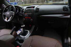 Brown Kia Sorento 2012 in Riga, with an engine capacity of 2.00 L and mileage of 186 thousand km for 7990 €, photo 12 on AUTOMOTO.COM.LV