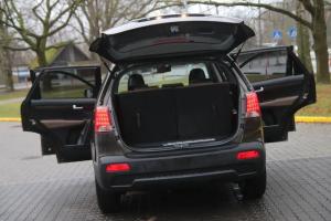 Brown Kia Sorento 2012 in Riga, with an engine capacity of 2.00 L and mileage of 186 thousand km for 7990 €, photo 17 on AUTOMOTO.COM.LV