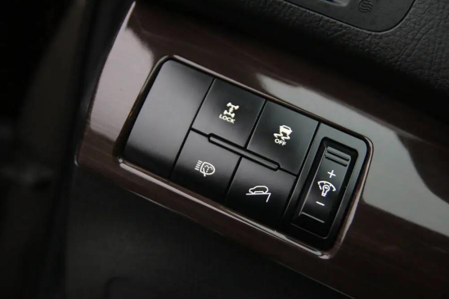 Brown Kia Sorento 2012 in Riga, with an engine capacity of 2.00 L and mileage of 186 thousand km for 7990 €, photo 20 on AUTOMOTO.COM.LV