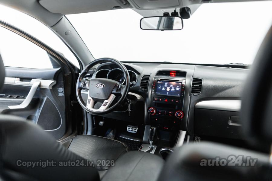 Brūns Kia Sorento 2012 Tallina, ar dzinēja tilpumu 2.20 L un nobraukumu 211 tūkst. km par 7990 €, foto 15 vietnē AUTOMOTO.COM.LV