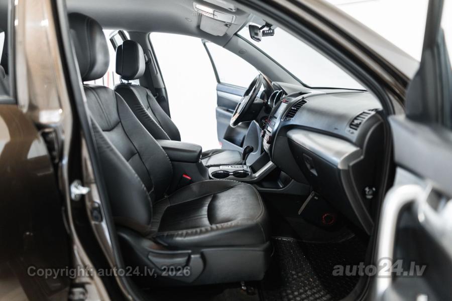 Brūns Kia Sorento 2012 Tallina, ar dzinēja tilpumu 2.20 L un nobraukumu 211 tūkst. km par 7990 €, foto 16 vietnē AUTOMOTO.COM.LV