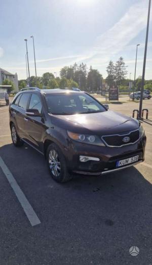 Brown Kia Sorento 2012 in Ukmerge, with an engine capacity of 3.47 L and mileage of 341 thousand km for 5200 €, photo 1 on AUTOMOTO.COM.LV