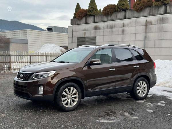 Brūns Kia Sorento 2013 Marijampole, ar dzinēja tilpumu 2.00 L un nobraukumu 138 tūkst. km par 9000 €, foto 4 vietnē AUTOMOTO.COM.LV