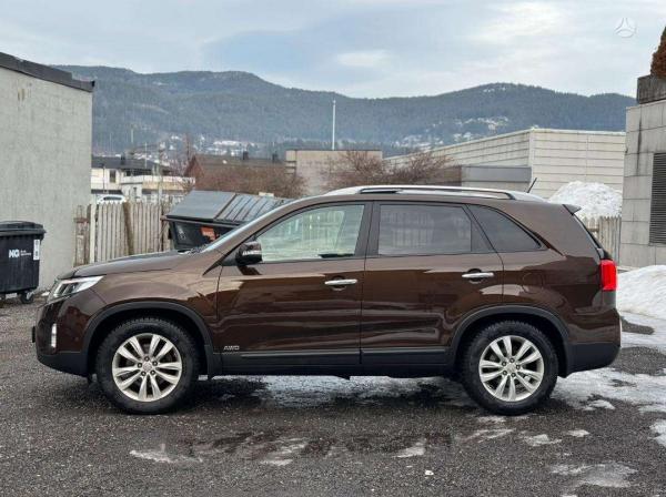 Brūns Kia Sorento 2013 Marijampole, ar dzinēja tilpumu 2.00 L un nobraukumu 138 tūkst. km par 9000 €, foto 5 vietnē AUTOMOTO.COM.LV