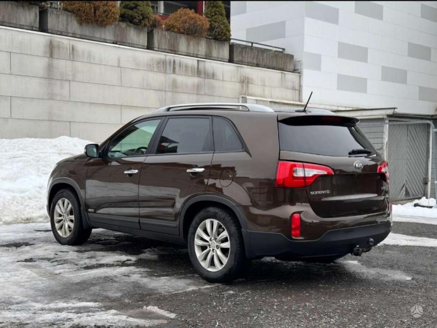 Brūns Kia Sorento 2013 Marijampole, ar dzinēja tilpumu 2.00 L un nobraukumu 138 tūkst. km par 9000 €, foto 8 vietnē AUTOMOTO.COM.LV