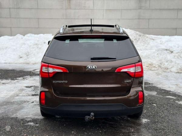 Brūns Kia Sorento 2013 Marijampole, ar dzinēja tilpumu 2.00 L un nobraukumu 138 tūkst. km par 9000 €, foto 9 vietnē AUTOMOTO.COM.LV
