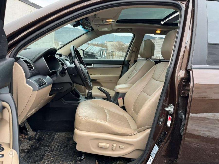 Brūns Kia Sorento 2013 Marijampole, ar dzinēja tilpumu 2.00 L un nobraukumu 138 tūkst. km par 9000 €, foto 14 vietnē AUTOMOTO.COM.LV