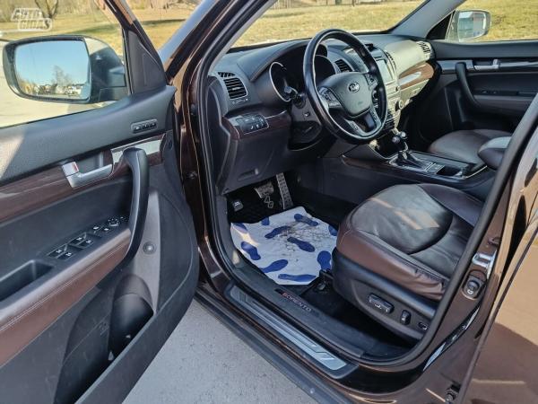 Brūns Kia Sorento 2013 Panevēža, ar dzinēja tilpumu 2.20 L un nobraukumu 272 tūkst. km par 9450 €, foto 5 vietnē AUTOMOTO.COM.LV