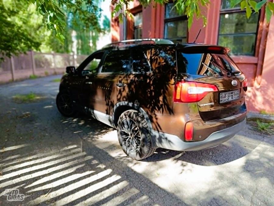 Brūns Kia Sorento 2013 Panevēža, ar dzinēja tilpumu 2.20 L un nobraukumu 273 tūkst. km par 8950 €, foto 23 vietnē AUTOMOTO.COM.LV