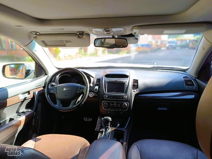 Brūns Kia Sorento 2013 Panevēža, ar dzinēja tilpumu 2.20 L un nobraukumu 273 tūkst. km par 8950 €, foto 31 vietnē AUTOMOTO.COM.LV
