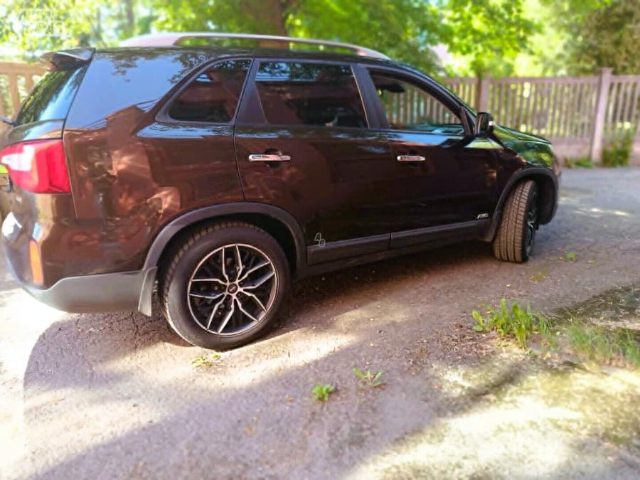 Brūns Kia Sorento 2013 Panevēža, ar dzinēja tilpumu 2.20 L un nobraukumu 273 tūkst. km par 8950 €, foto 32 vietnē AUTOMOTO.COM.LV