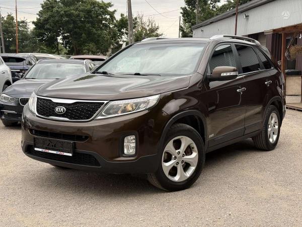 Brown Kia Sorento 2013 in Siauliai, with an engine capacity of 2.20 L and mileage of 308 thousand km for 6950 €, photo 2 on AUTOMOTO.COM.LV