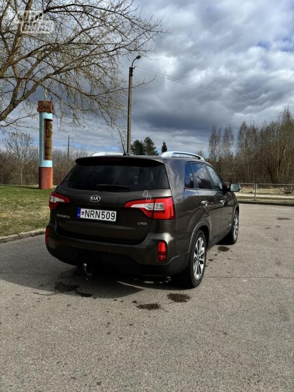 Kia Sorento 2013 in Utena on AUTOMOTO.COM.LV Brown Kia Sorento 2013 in Utena, with an engine capacity of 2.20 L and mileage of 283 thousand km for 9000 €, photo 3 on AUTOMOTO.COM.LV