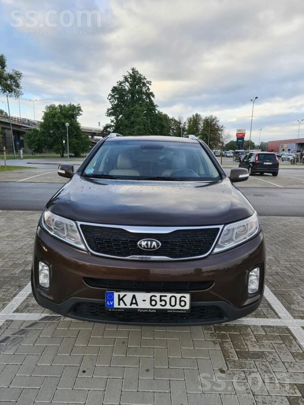 Brūns Kia Sorento 2014 Rīga, ar dzinēja tilpumu 2.20 L un nobraukumu 265 tūkst. km par 11900 €, foto 1 vietnē AUTOMOTO.COM.LV
