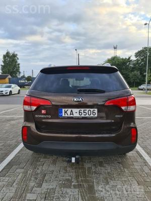 Brūns Kia Sorento 2014 Rīga, ar dzinēja tilpumu 2.20 L un nobraukumu 265 tūkst. km par 11900 €, foto 4 vietnē AUTOMOTO.COM.LV