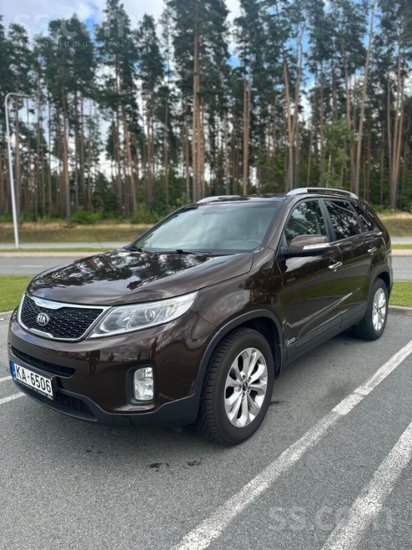 Brown Kia Sorento 2014 in Riga, with an engine capacity of 2.20 L and mileage of 268 thousand km for 11900 €, photo 1 on AUTOMOTO.COM.LV