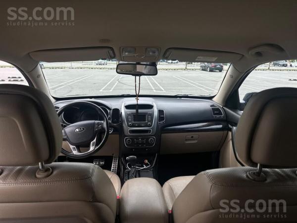Brown Kia Sorento 2014 in Riga, with an engine capacity of 2.20 L and mileage of 268 thousand km for 11900 €, photo 8 on AUTOMOTO.COM.LV