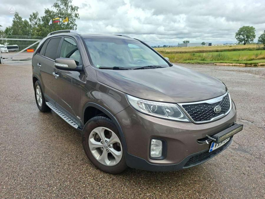 Brown Kia Sorento 2014 in Marijampole, with an engine capacity of 2.20 L and mileage of 288 thousand km for 8100 €, photo 1 on AUTOMOTO.COM.LV
