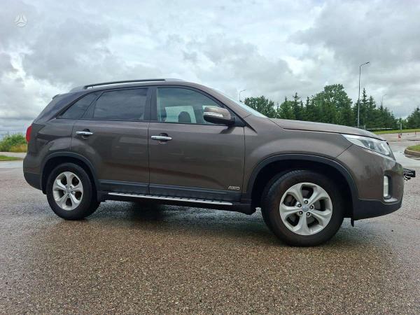 Brown Kia Sorento 2014 in Marijampole, with an engine capacity of 2.20 L and mileage of 288 thousand km for 8100 €, photo 2 on AUTOMOTO.COM.LV