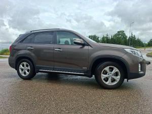 Brown Kia Sorento 2014 in Marijampole, with an engine capacity of 2.20 L and mileage of 288 thousand km for 8100 €, photo 3 on AUTOMOTO.COM.LV