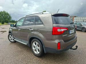 Brown Kia Sorento 2014 in Marijampole, with an engine capacity of 2.20 L and mileage of 288 thousand km for 8100 €, photo 6 on AUTOMOTO.COM.LV