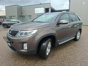Brown Kia Sorento 2014 in Marijampole, with an engine capacity of 2.20 L and mileage of 288 thousand km for 8100 €, photo 7 on AUTOMOTO.COM.LV
