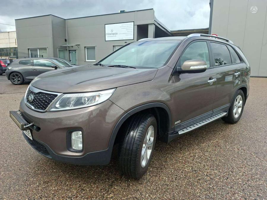 Brown Kia Sorento 2014 in Marijampole, with an engine capacity of 2.20 L and mileage of 288 thousand km for 8100 €, photo 7 on AUTOMOTO.COM.LV