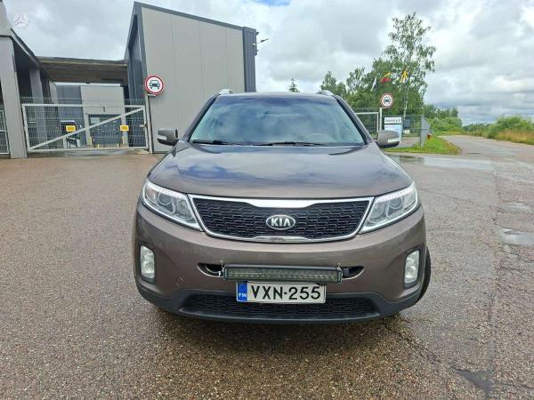 Brown Kia Sorento 2014 in Marijampole, with an engine capacity of 2.20 L and mileage of 288 thousand km for 8100 €, photo 7 on AUTOMOTO.COM.LV
