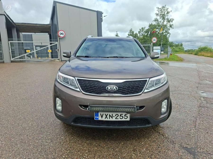 Brown Kia Sorento 2014 in Marijampole, with an engine capacity of 2.20 L and mileage of 288 thousand km for 8100 €, photo 8 on AUTOMOTO.COM.LV