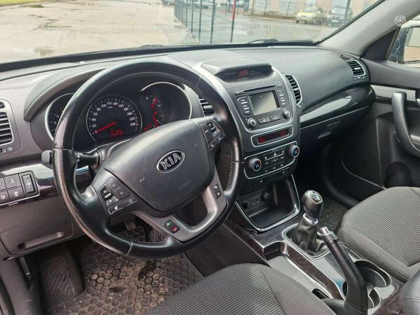 Brown Kia Sorento 2014 in Marijampole, with an engine capacity of 2.20 L and mileage of 288 thousand km for 8100 €, photo 9 on AUTOMOTO.COM.LV