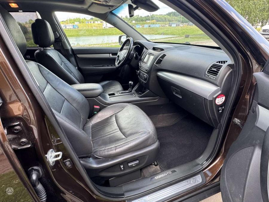 Brūns Kia Sorento 2014 Viļņa, ar dzinēja tilpumu 2.20 L un nobraukumu 234 tūkst. km par 10800 €, foto 19 vietnē AUTOMOTO.COM.LV