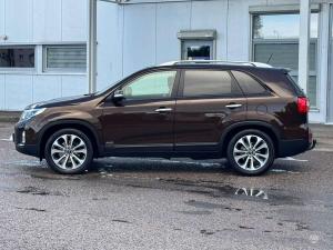 Brown Kia Sorento 2014 in Jonava, with an engine capacity of 2.20 L and mileage of 281 thousand km for 9700 €, photo 3 on AUTOMOTO.COM.LV