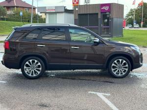 Brown Kia Sorento 2014 in Jonava, with an engine capacity of 2.20 L and mileage of 281 thousand km for 9700 €, photo 4 on AUTOMOTO.COM.LV