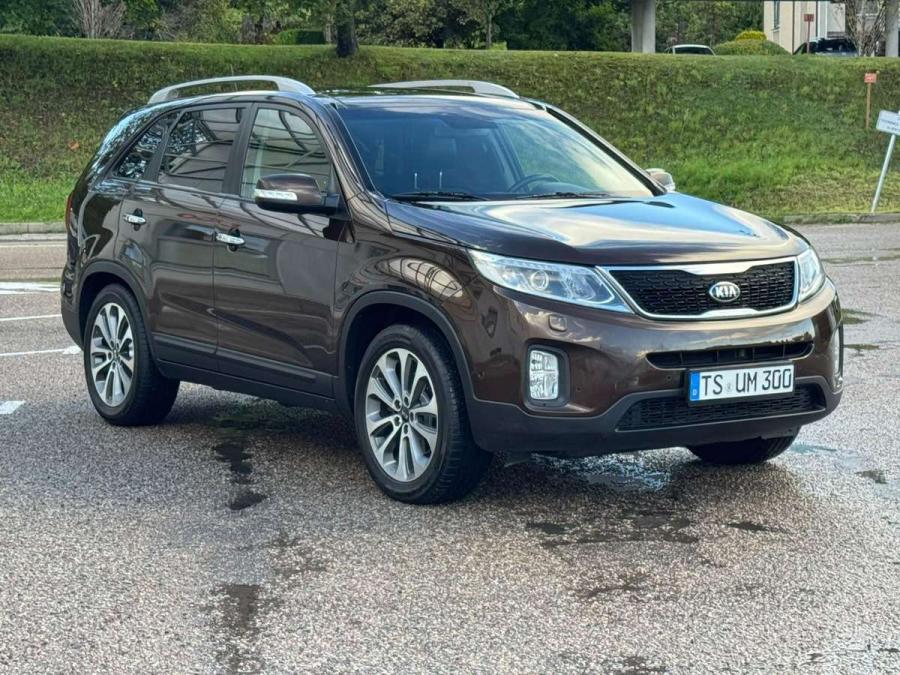 Brown Kia Sorento 2014 in Jonava, with an engine capacity of 2.20 L and mileage of 281 thousand km for 9700 €, photo 5 on AUTOMOTO.COM.LV