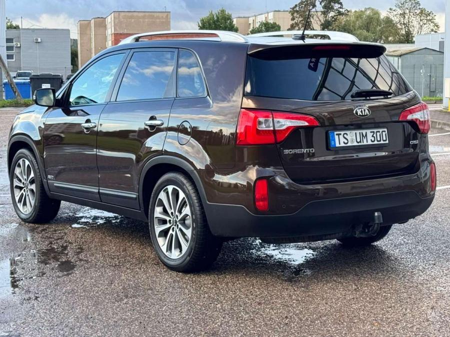 Brown Kia Sorento 2014 in Jonava, with an engine capacity of 2.20 L and mileage of 281 thousand km for 9700 €, photo 6 on AUTOMOTO.COM.LV