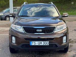Brown Kia Sorento 2014 in Jonava, with an engine capacity of 2.20 L and mileage of 281 thousand km for 9700 €, photo 9 on AUTOMOTO.COM.LV
