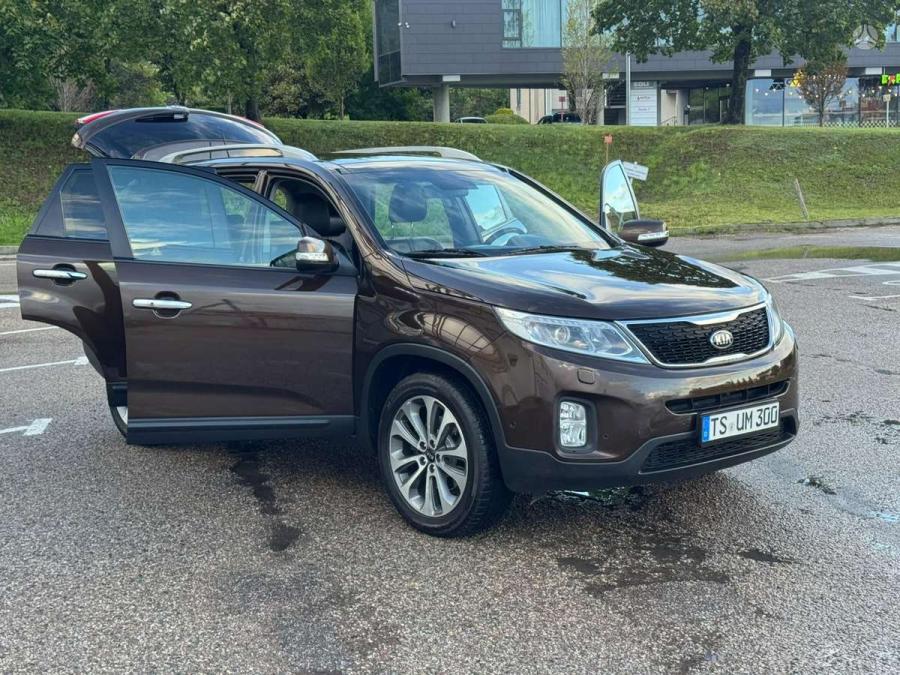 Brown Kia Sorento 2014 in Jonava, with an engine capacity of 2.20 L and mileage of 281 thousand km for 9700 €, photo 14 on AUTOMOTO.COM.LV