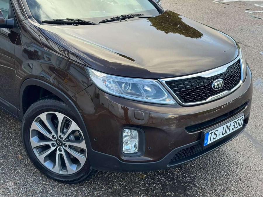 Brown Kia Sorento 2014 in Jonava, with an engine capacity of 2.20 L and mileage of 281 thousand km for 9700 €, photo 20 on AUTOMOTO.COM.LV
