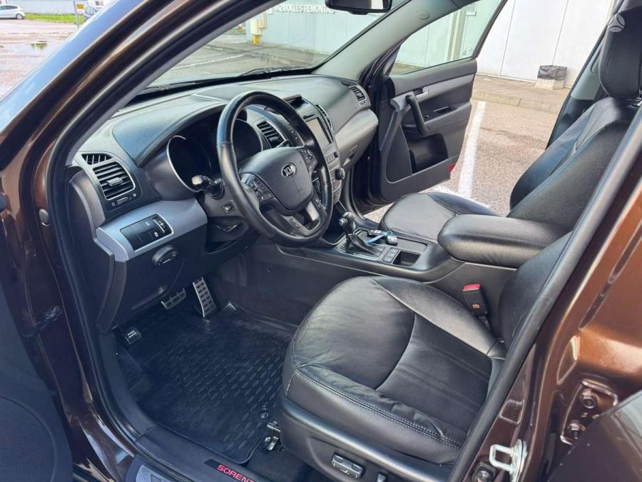 Brown Kia Sorento 2014 in Jonava, with an engine capacity of 2.20 L and mileage of 281 thousand km for 9700 €, photo 24 on AUTOMOTO.COM.LV