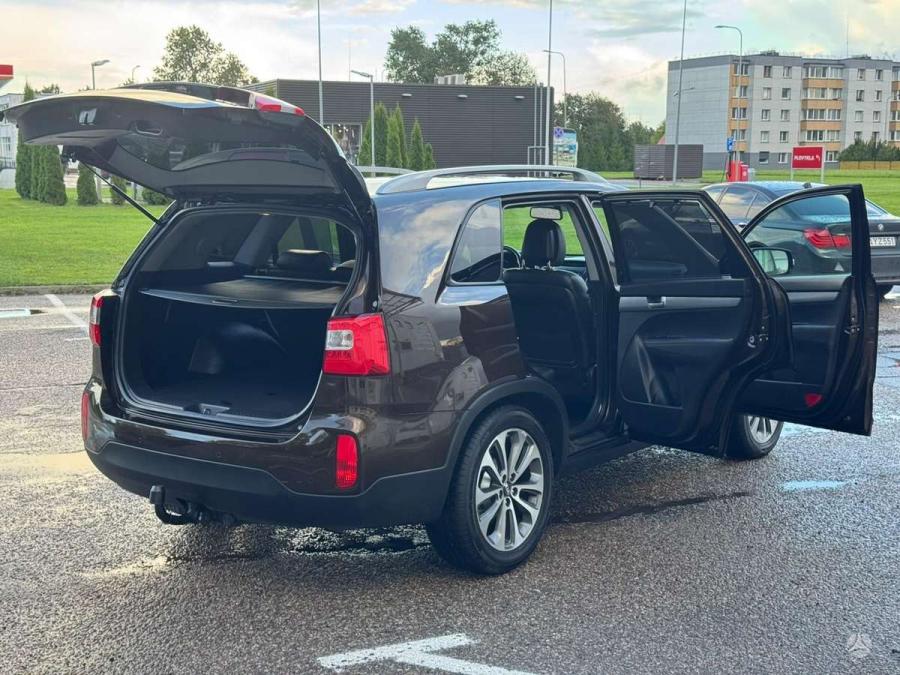 Brown Kia Sorento 2014 in Jonava, with an engine capacity of 2.20 L and mileage of 281 thousand km for 9700 €, photo 27 on AUTOMOTO.COM.LV