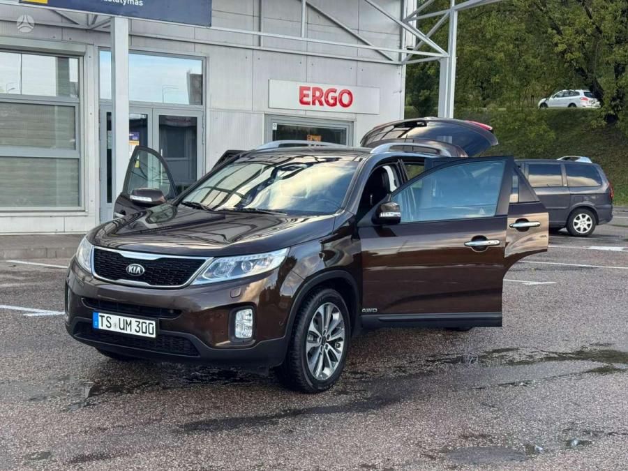 Brown Kia Sorento 2014 in Jonava, with an engine capacity of 2.20 L and mileage of 281 thousand km for 9700 €, photo 28 on AUTOMOTO.COM.LV