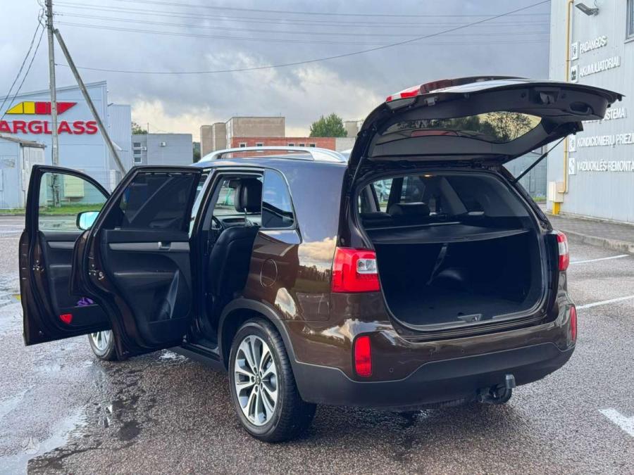 Brown Kia Sorento 2014 in Jonava, with an engine capacity of 2.20 L and mileage of 281 thousand km for 9700 €, photo 30 on AUTOMOTO.COM.LV