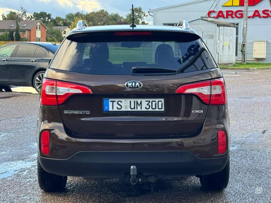 Brown Kia Sorento 2014 in Jonava, with an engine capacity of 2.20 L and mileage of 281 thousand km for 9700 €, photo 31 on AUTOMOTO.COM.LV