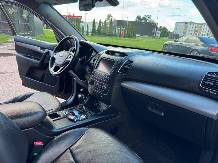 Brown Kia Sorento 2014 in Jonava, with an engine capacity of 2.20 L and mileage of 281 thousand km for 9700 €, photo 33 on AUTOMOTO.COM.LV