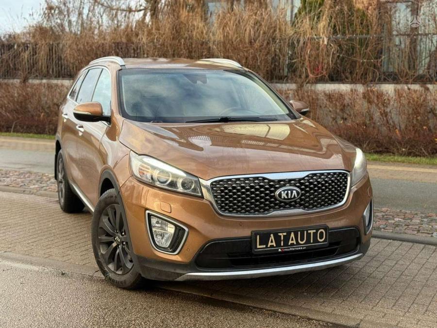 Brown Kia Sorento 2015 in Riga, with an engine capacity of 2.20 L and mileage of 209 thousand km for 12300 €, photo 1 on AUTOMOTO.COM.LV