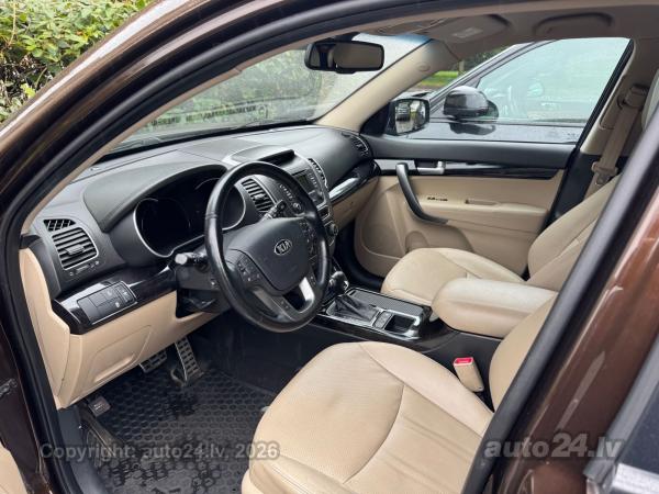 Brown Kia Sorento 2015 in Tallinn, with an engine capacity of 2.20 L and mileage of 69 thousand km for 15900 €, photo 4 on AUTOMOTO.COM.LV
