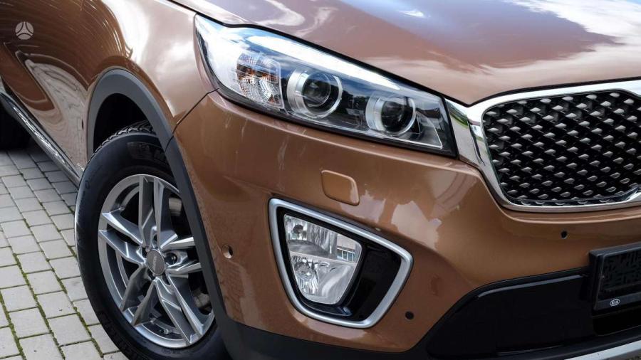 Brown Kia Sorento 2016 in Marijampole, with an engine capacity of 2.20 L and mileage of 218 thousand km for 14990 €, photo 11 on AUTOMOTO.COM.LV
