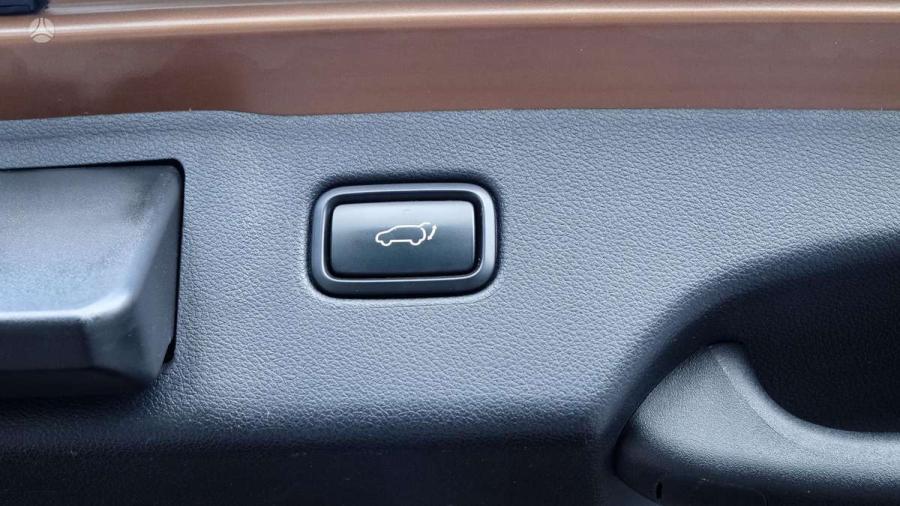Brown Kia Sorento 2016 in Marijampole, with an engine capacity of 2.20 L and mileage of 218 thousand km for 14990 €, photo 22 on AUTOMOTO.COM.LV