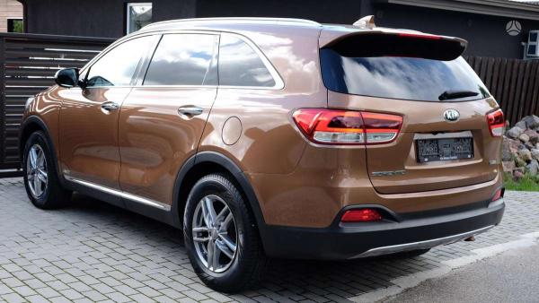 Brown Kia Sorento 2016 in Marijampole, with an engine capacity of 2.20 L and mileage of 218 thousand km for 14500 €, photo 9 on AUTOMOTO.COM.LV