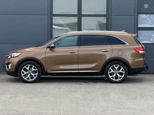 Brown Kia Sorento 2016 in Jonava, with an engine capacity of 2.20 L and mileage of 280 thousand km for 14500 €, photo 4 on AUTOMOTO.COM.LV